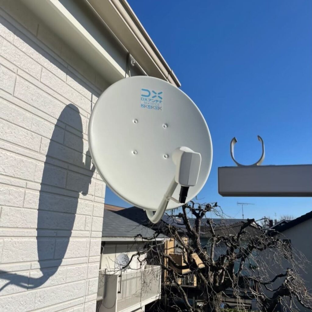 BSアンテナは室内に設置できる？ベランダ内や見えない位置に設置する方法を解説